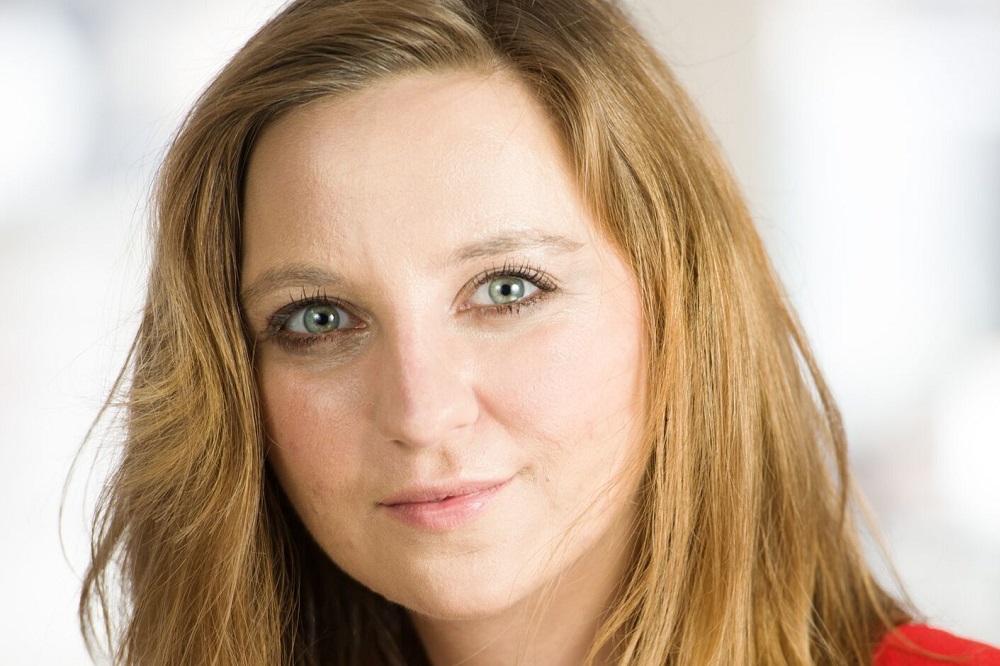 Los 3 mejores libros de Laura Sebastian - 5libros